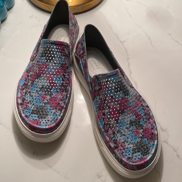 CROCS | Shoes | Crocs Iconic Comfort Graphic Floral Shoes | Poshmark